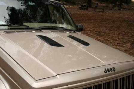 פתחי איוורור במכסה מנוע