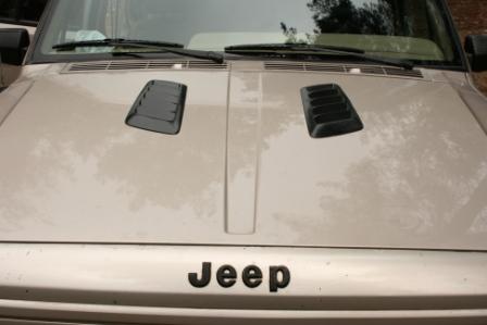 פתחי איוורור במכסה מנוע